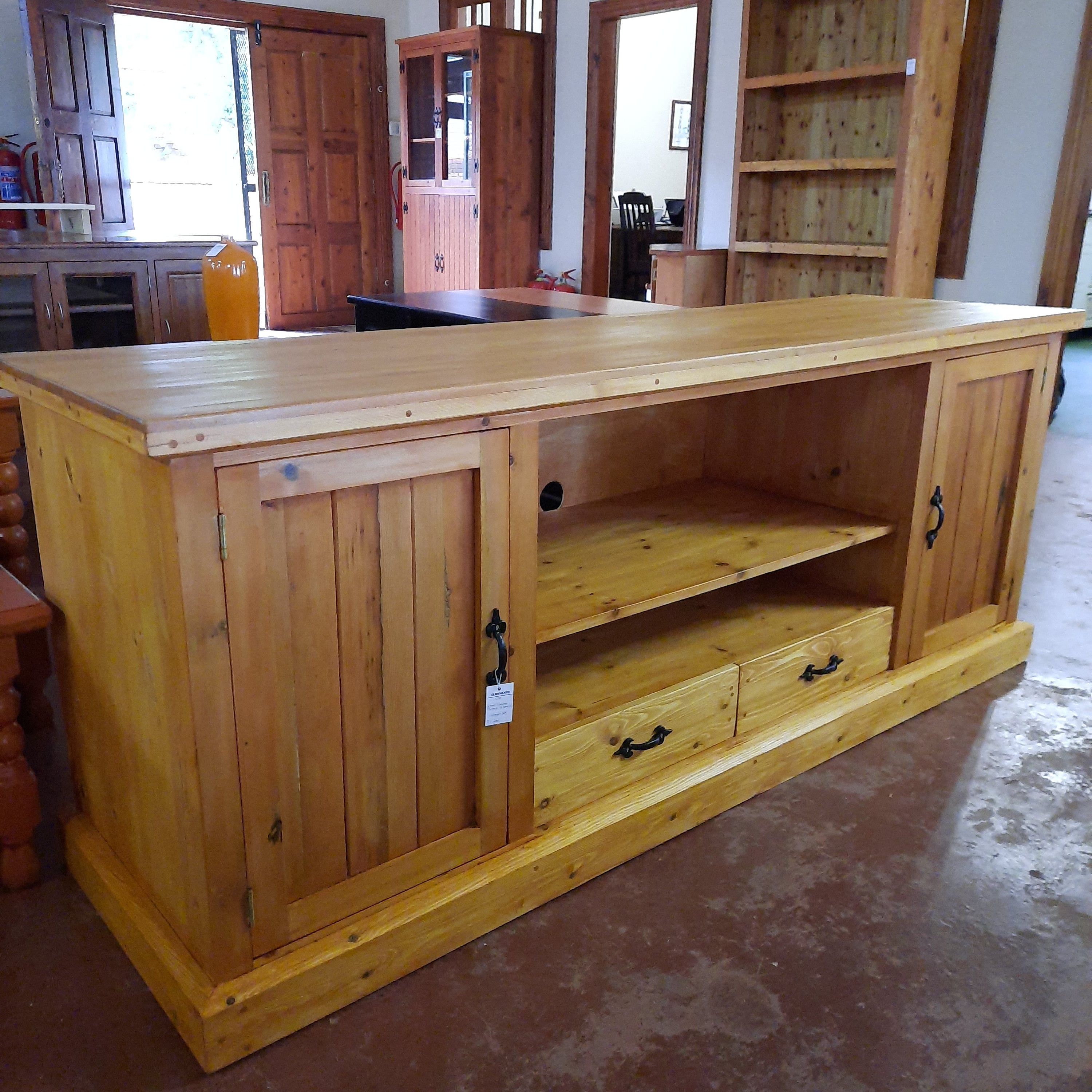 COF Plasma stand – Elmswood Country Centre