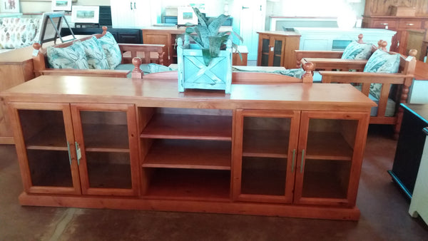 Large plasma stand – Elmswood Country Centre